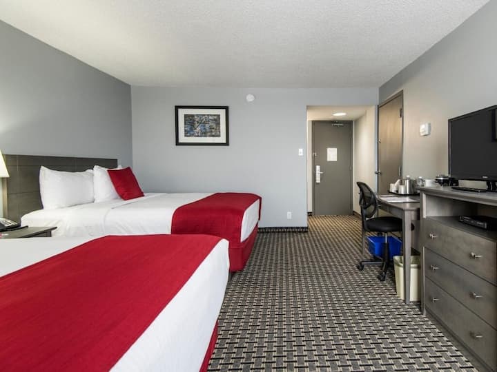 Enjoy Scenic Parks From Your 3 Comfortable Rooms - 