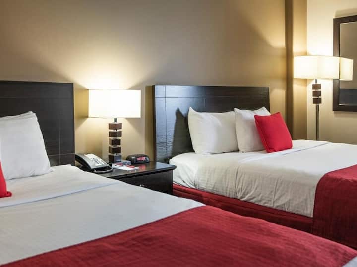 Relax In Two Updated Rooms – Close To The Airport - Grande Prairie