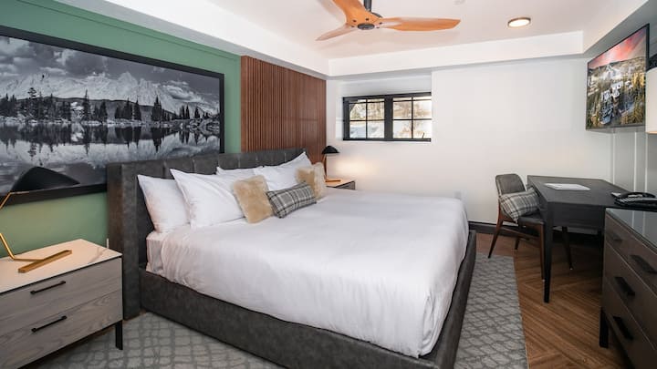 Switchback Family Suite At Gravity Haus Vail - Vail, CO