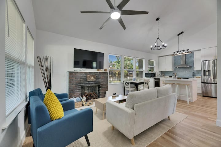 5 Min To Downtown Tampa- Friendly W/ Fenced Yard - Tampa, FL