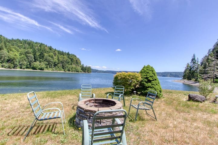 Waterfront With Hot Tub, Fire-pit, Kayak - Hoodsport, WA