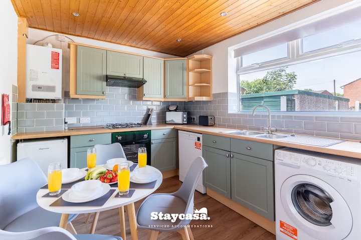 3-bedroom House W/ Free Parking, Near Man Airport! - Altrincham