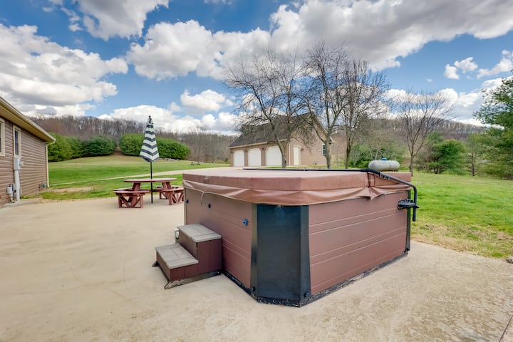 Game Room & On-site Pond: Laurelville Retreat! - Tar Hollow State Park, Laurelville