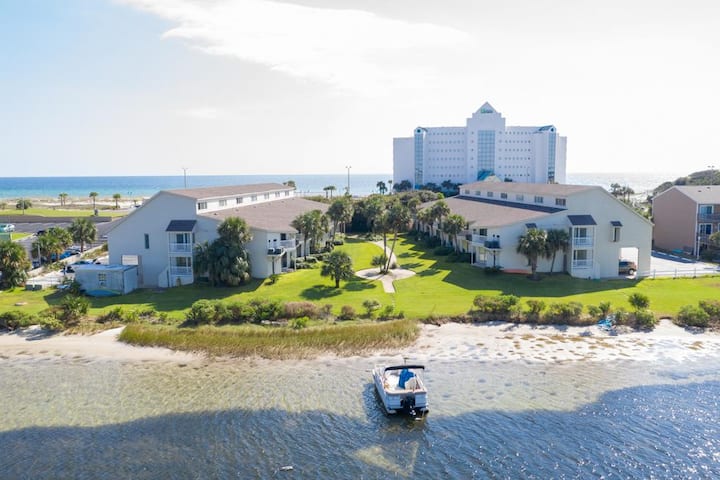 Quaint 1 Bed, 1 Bath Condo With Sound Views! - Pensacola Beach, FL