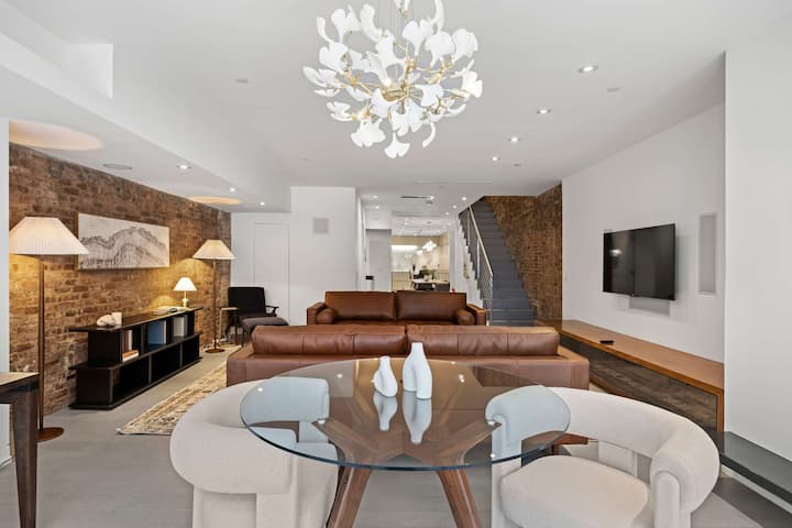Pioneer Ii By Rove Travel | Duplex W/private Patio - New York City, NY