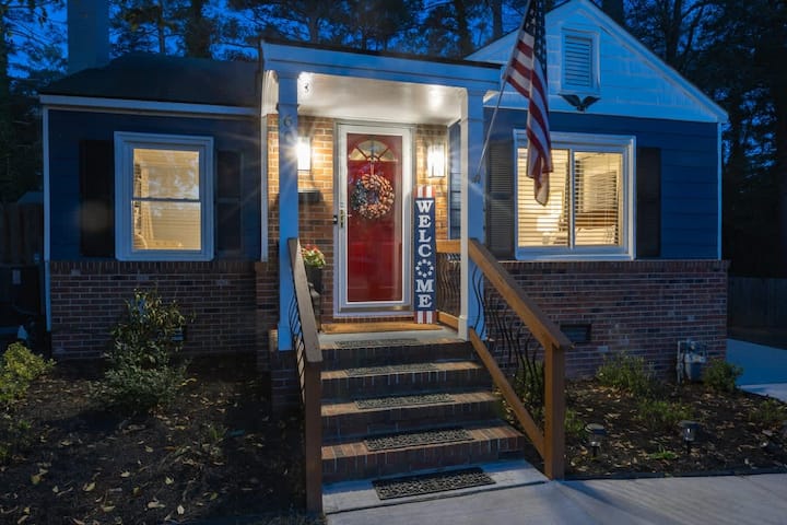 Home W/ Movie Room +King Size Bed - Fayetteville, NC