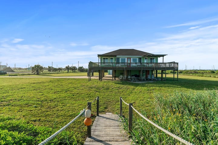 Beachside Duo: Steps From The Beach! - Galveston, TX