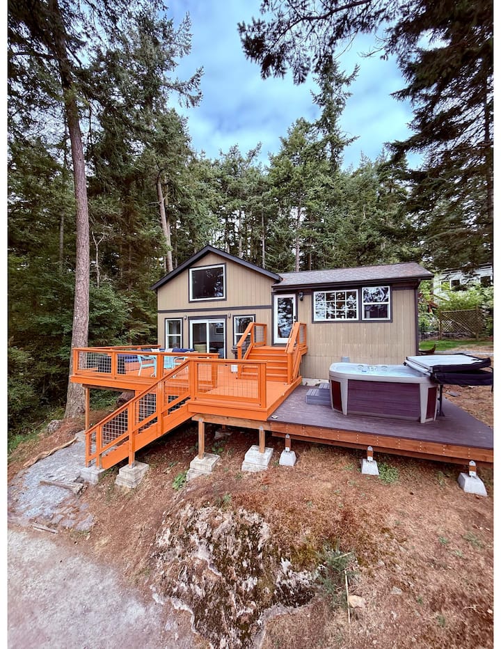 Cozy Doe Bay Cottage • Hot Tub & Views - Obstruction Pass State Park, Olga