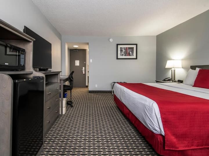 Room With Comfort Near Bonnetts Energy Centre - Grande Prairie