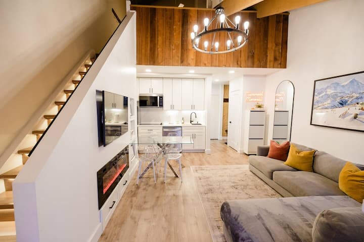 Cozy Mammoth Winter Loft Near Ski Shuttle - Mammoth Lakes, CA