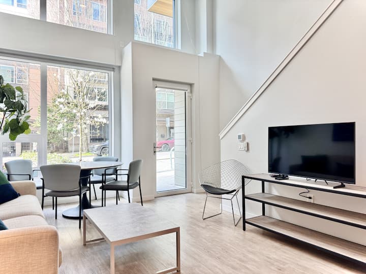 Queen Anne, Space Needle, Climate Pledge, Downtown - Seattle