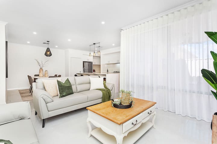 Modern 3br Retreat + Alfresco & Double Garage. - Perth