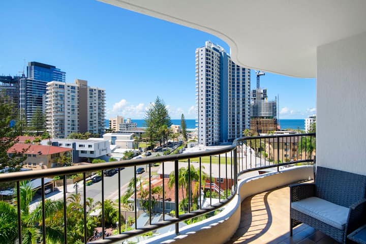Ocean Views Stylish 1 Bedroom - Coasthm - Surfers Paradise