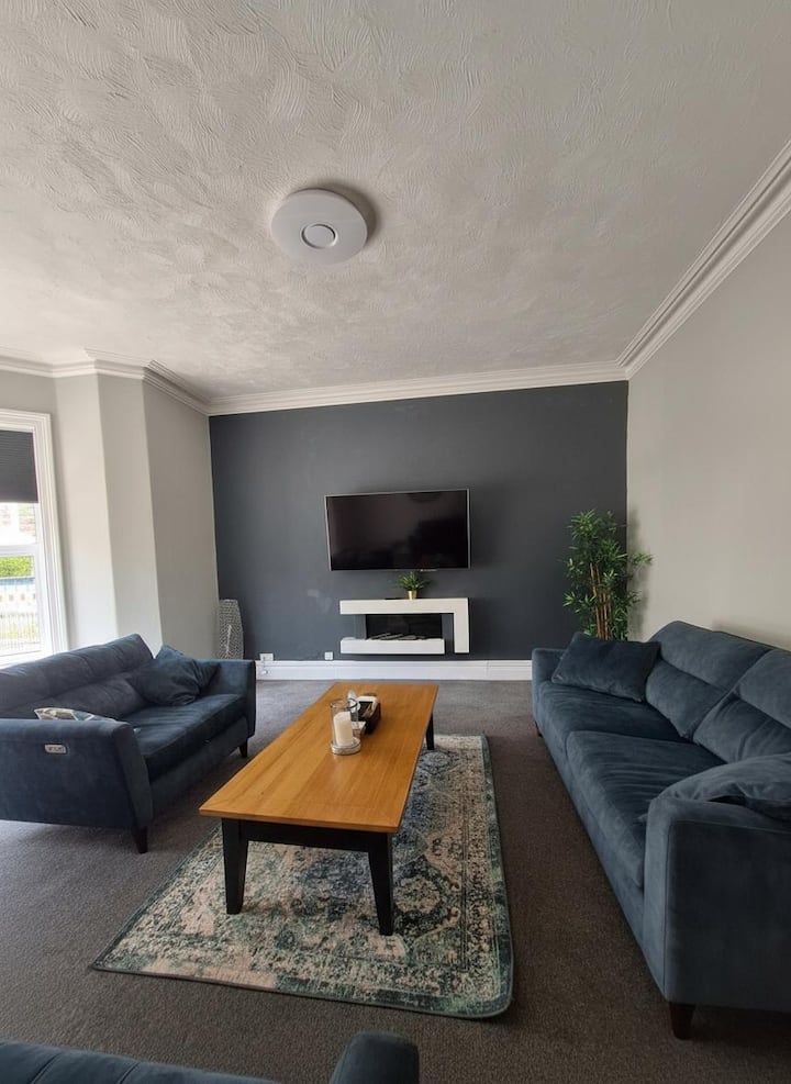 House - Sleeps Upto 20 People - Llandudno