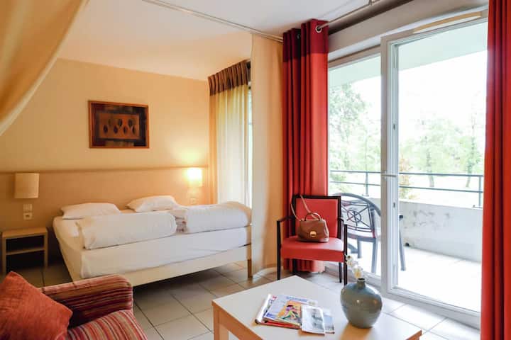 Relaxing Unit Near Lake Geneva & Nature Spots! - Divonne-les-Bains