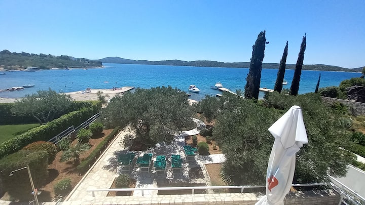 Ferienhaus Direkt Am Meer Und Strand, Mit Großem. - Tisno
