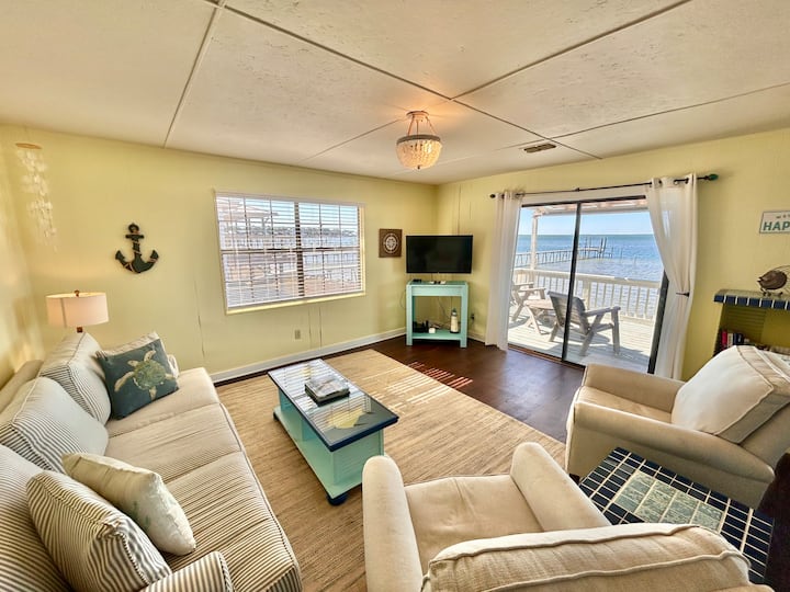Bayside Cottage Bayfront Home With Private Dock - St. George Island, FL