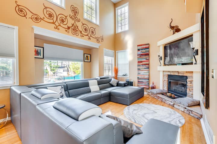 Theater & Game Room At Trenton Area Home - New Jersey