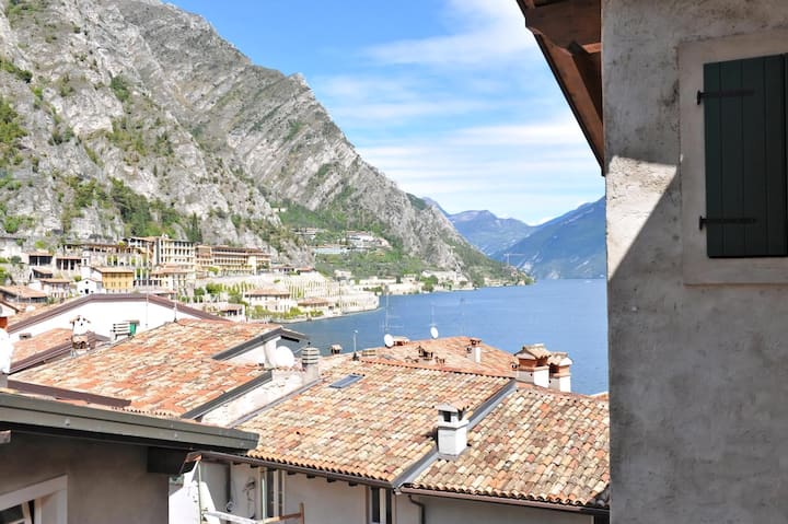 Große Wohnung In Limone Sul Garda Mit Terrasse. - Malcesine