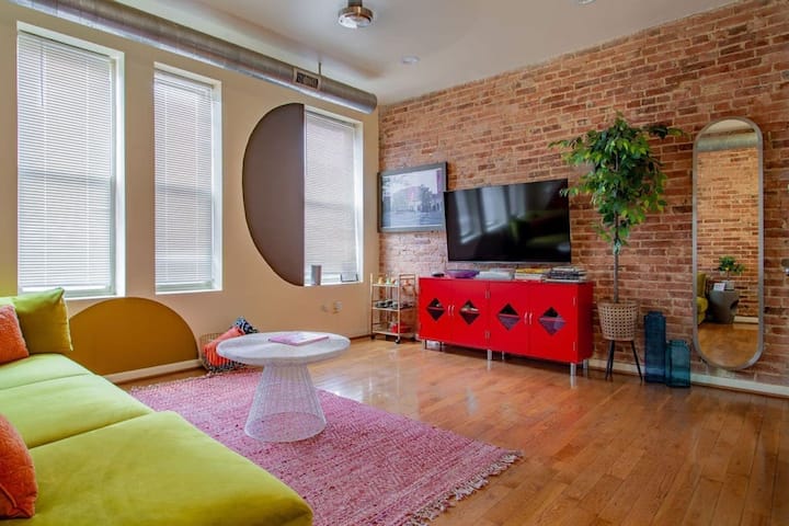 Colorful & Quirky 1-br Loft | Near Mica, Jh & Ummc - Baltimore