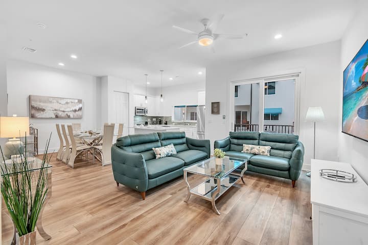 Pet Friendly, Rooftop Balcony-azul Townhomes A1 - Madeira Beach, FL