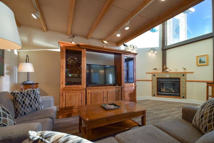 Lakeshore Lodge 715 - Halibut Cove, AK