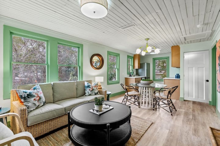 Exclusive Retreat, Tv, Porch, Scenic Lake Views - St. Augustine, FL