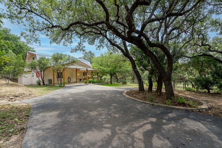 Mountain Breeze Cabin - 23 Acres - Canyon Lake, TX