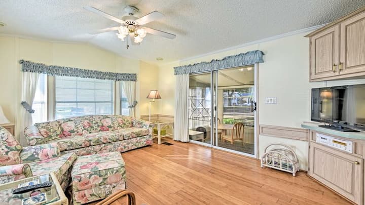 Relaxing Home Pool Access And Screened-in Porch! - Lakewood Ranch, FL
