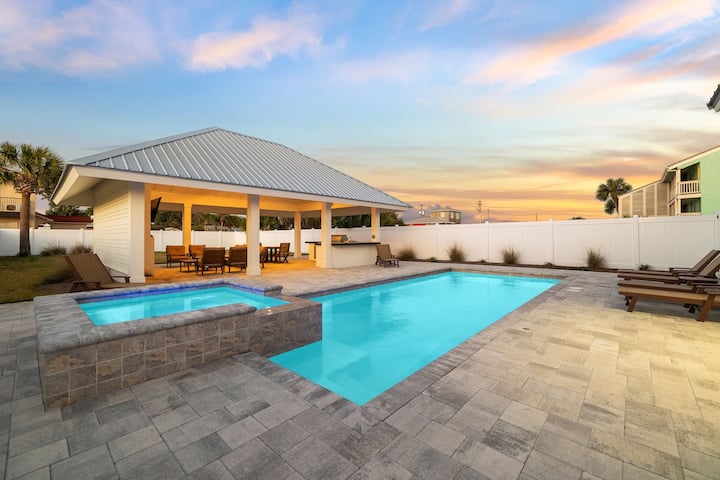 Sunset Villa - Beach Front! Pool! Dog Friendly! - Panama City Beach, FL