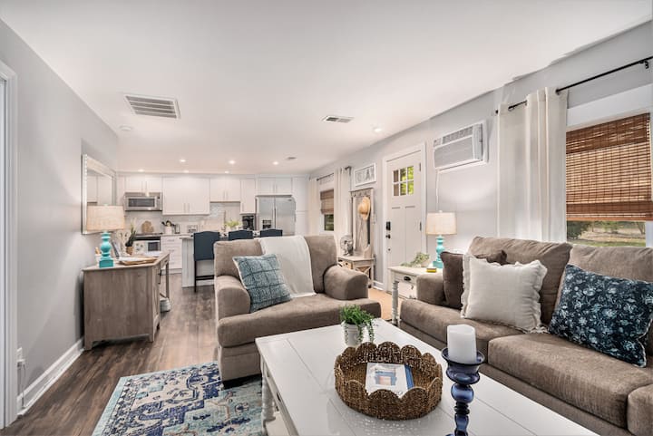 Cozy Cottage: Sleeps 6 - South Haven, MI