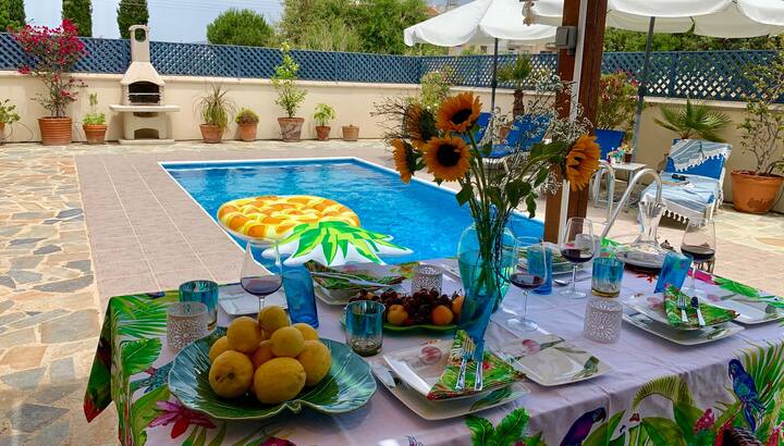 Ferienhaus Mit Privatpool Für 6 Personen Ca. 150. - Латхи