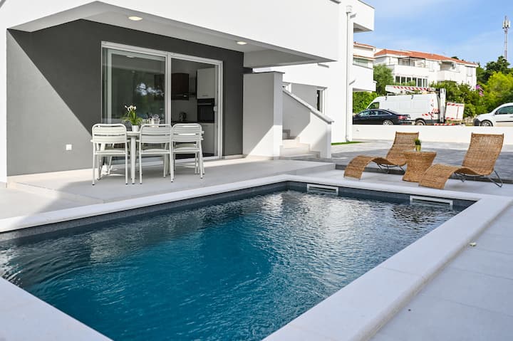 Villa Mit Privatem Pool Für 20 Personen - Novalja