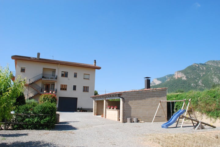 Ferienhaus In Peramola Mit Großer Terrasse - Peramola