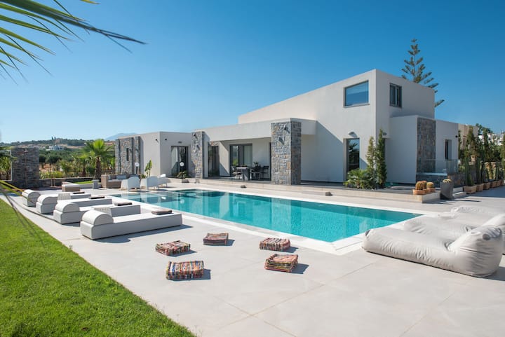 Luxuriös Gestaltete Villa Mit Privatem Pool - Chersonisos
