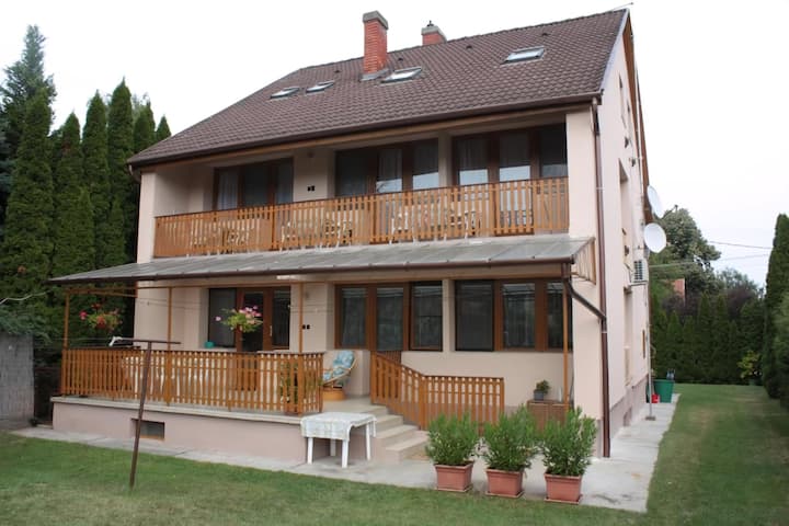 Bl 107 Schön Eingerichtetes Appartment Für 8 9 10. - Balatonlelle