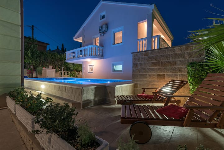 Ferienhaus In Trogir Mit Privatem Pool Und. - Okrug Gornji