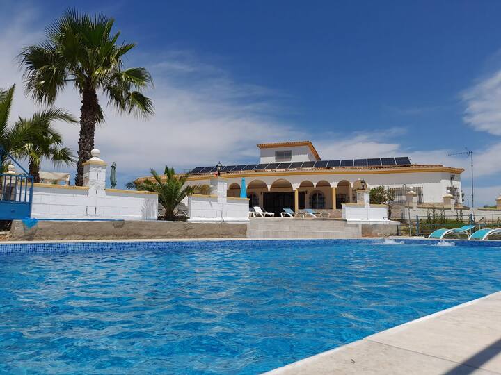 Tolles Ferienhaus In Lora Del Río Mit Privatem. - La Campana