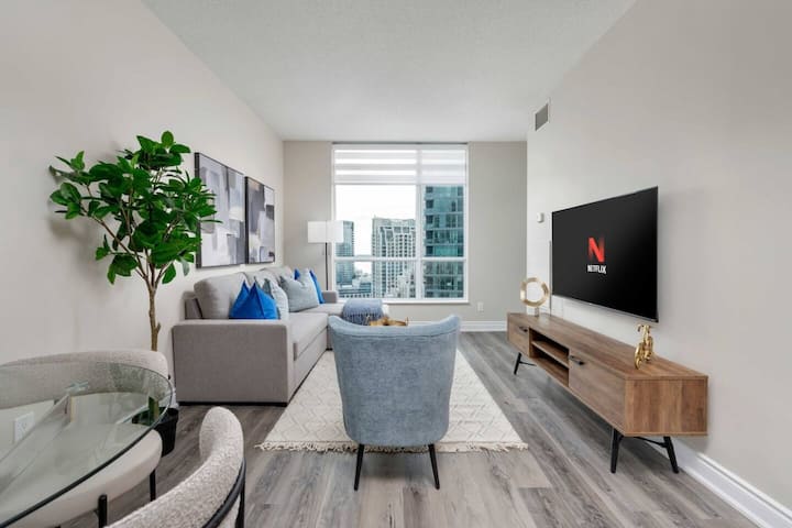 Stylish Fort York Condo W/ Patio – Prime Location! - Toronto, ON