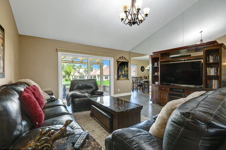 Palm Desert Resort 3 Bedroom Condo- Steps To Pool - Indian Wells, CA