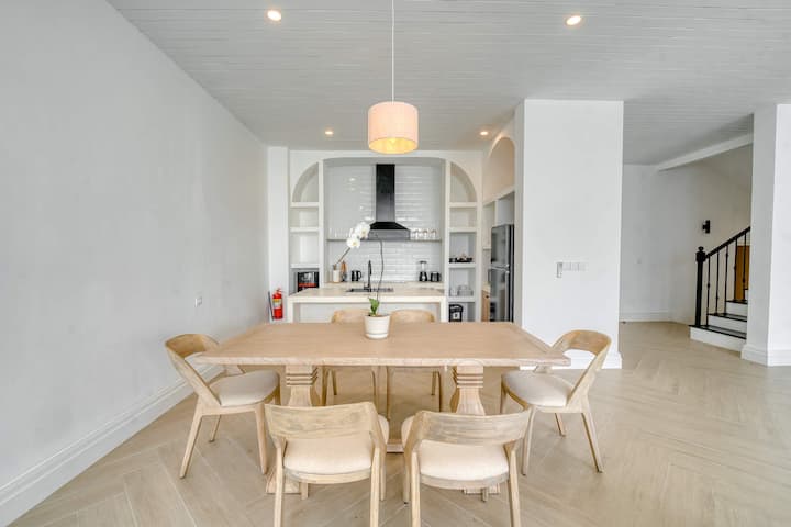 Brand New 4br Colonial Retreat In Berawa, Canggu - Canggu