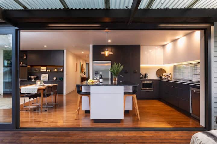 Urban Oasis Villa – Close To Cbd & Beach - Auckland