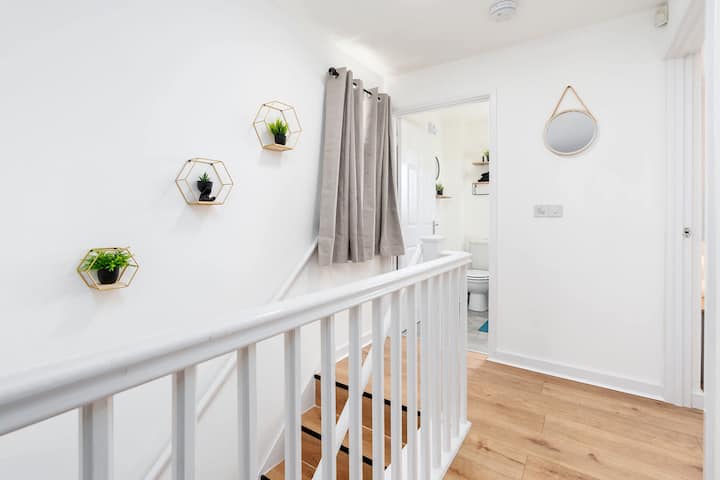 Bbq | 6 Single Beds | 15% Off | Driveway | Garden - Sheffield