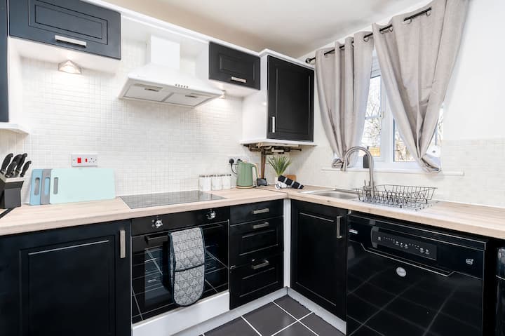 3br | Driveway | Long Stays | 6 Beds | Teams - Sheffield