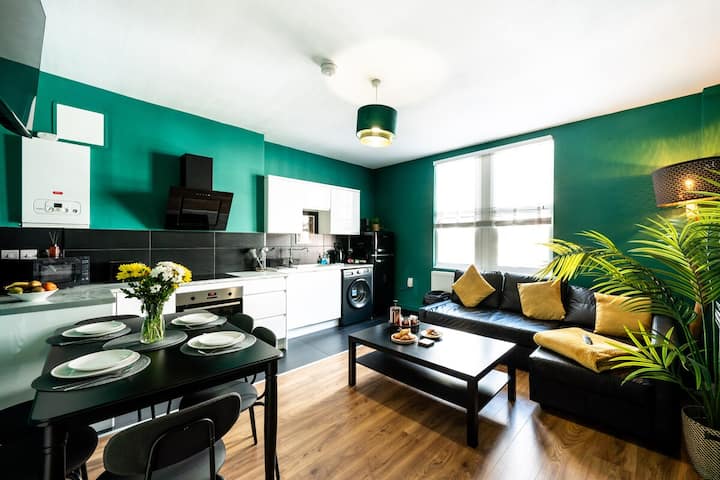 Spacious 4-bed Apartment · Sleeps 6 · City Centre - Nottingham