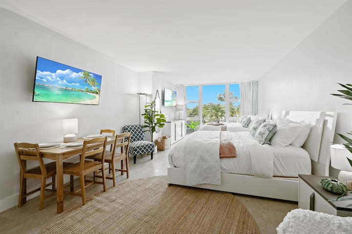Beachfront Condo In Hotel - Sleeps 4 - Fort Lauderdale, FL