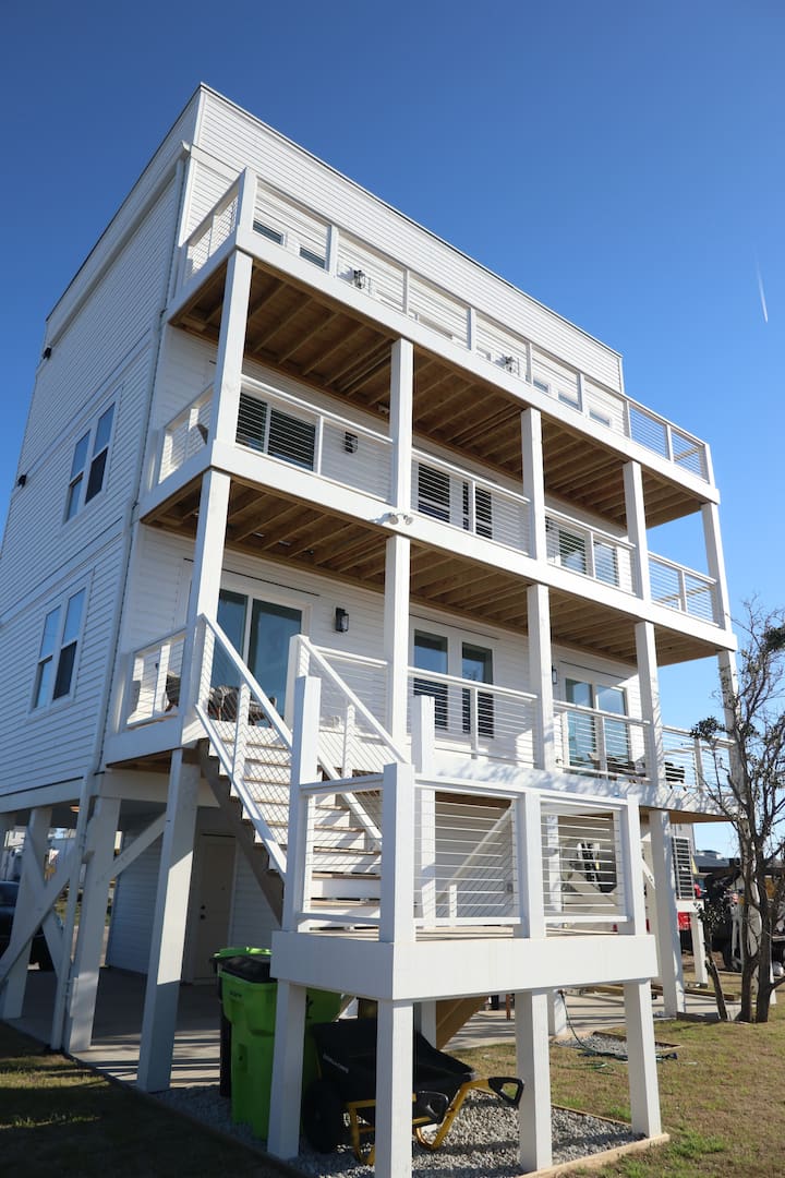 Surf City Island Delight - Rooftop Deck Views - Surf City, NC