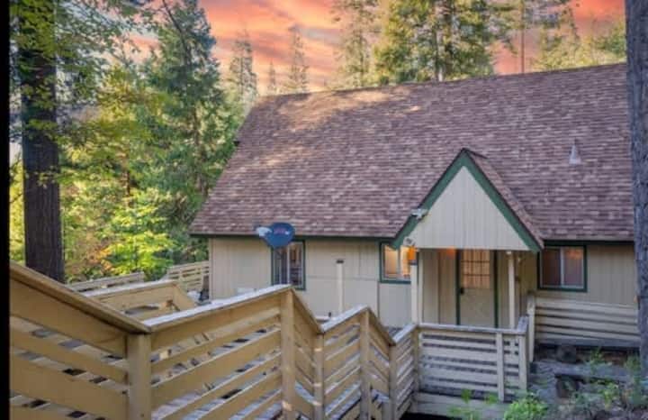 Home In Yosemite-brookside Cottage-sleeps 10 - Yosemite National Park, CA