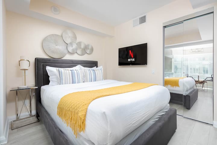 Chic 2-bedroom Condo In The Heart Of Yorkville - Toronto