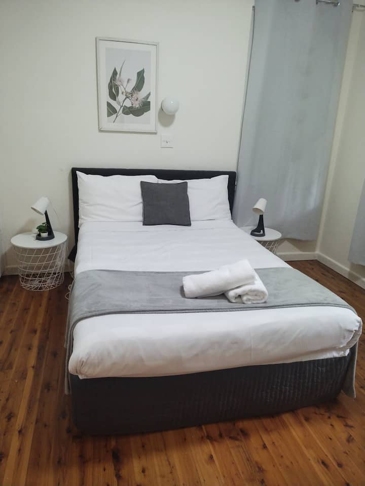 Tranquil Double Room - Close To Stations & Shops - Gordon